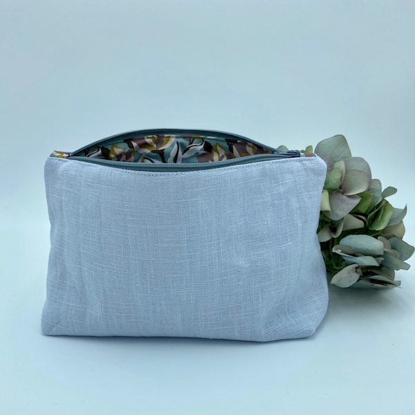 Une trousse ultra tendance et féminie pour tous les jours.